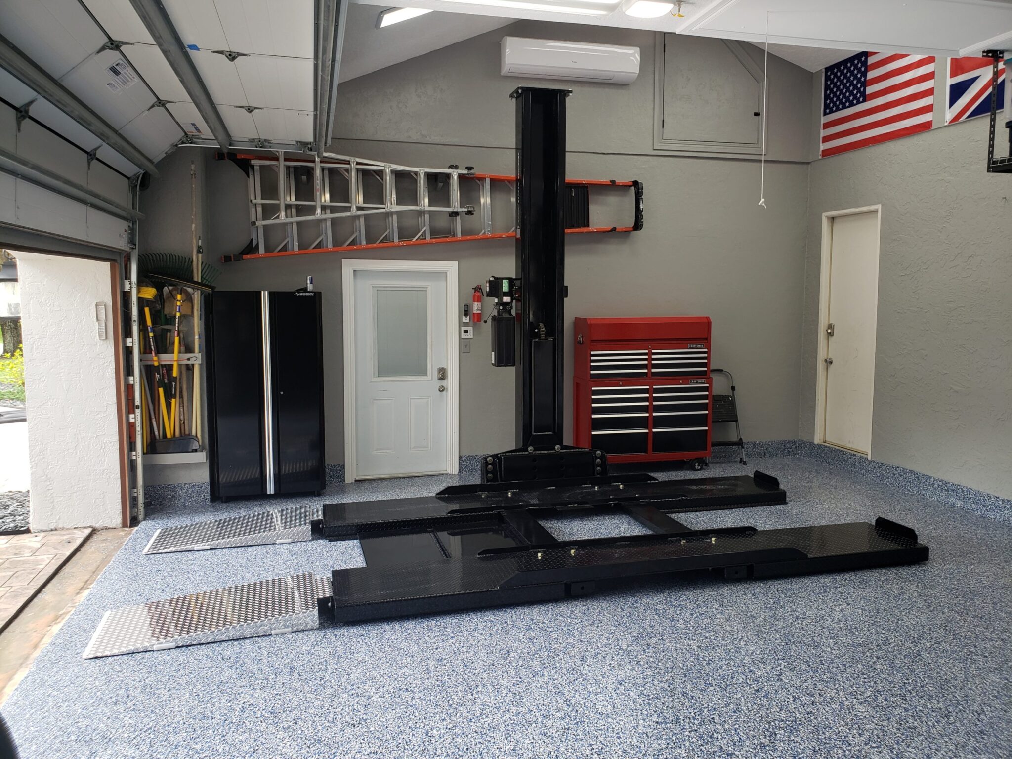 M-1 Single Post Car Lift Made in USA | American Custom Lifts