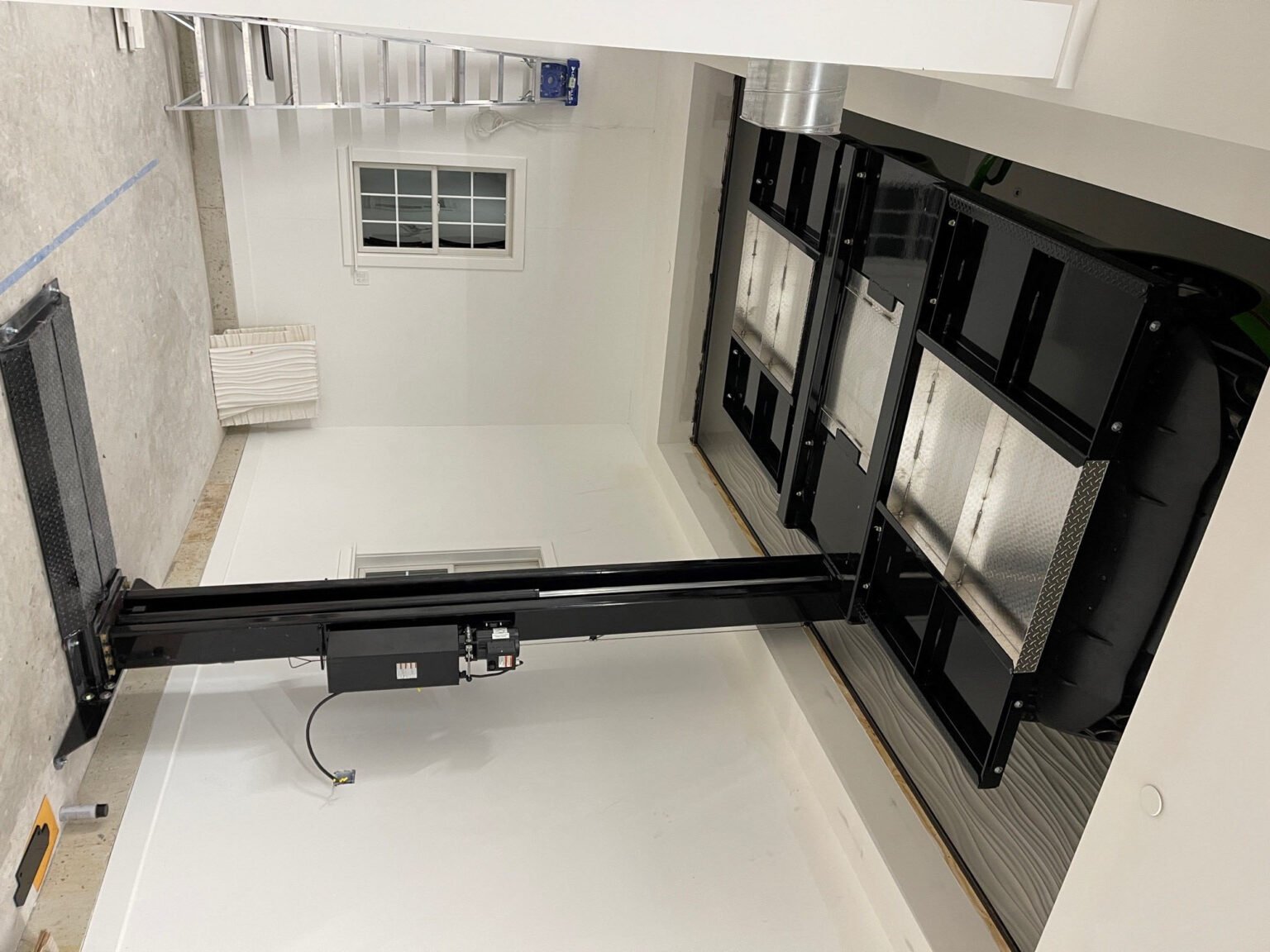 M-1 Single Post Car Lift Made in USA | American Custom Lifts